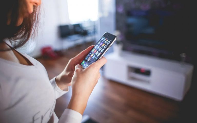 5 Telltale Signs Your Partner Does Not Trust You – Smart Mindsets