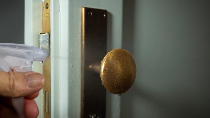 This Is Why You Should Wrap Your Front Doorknob With Aluminum Foil